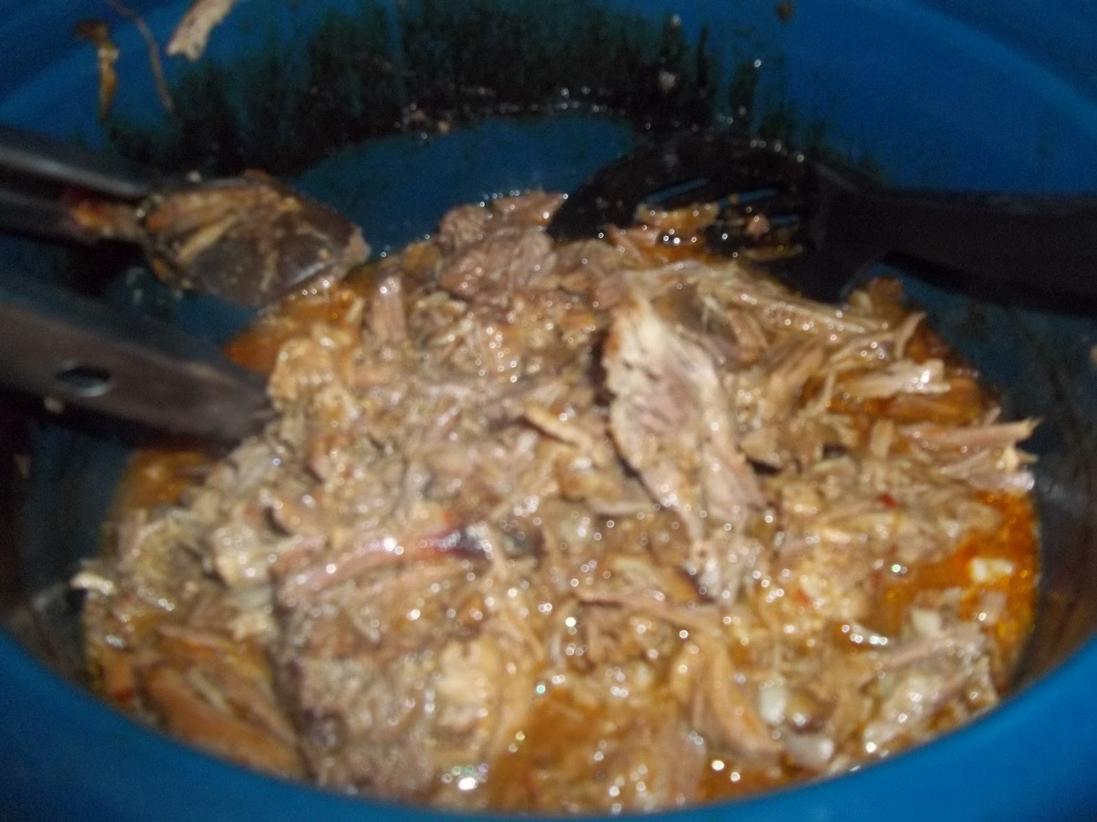 FoodThoughtsOfaChefWannabe: Spicy Shredded Beef Sandwiches!