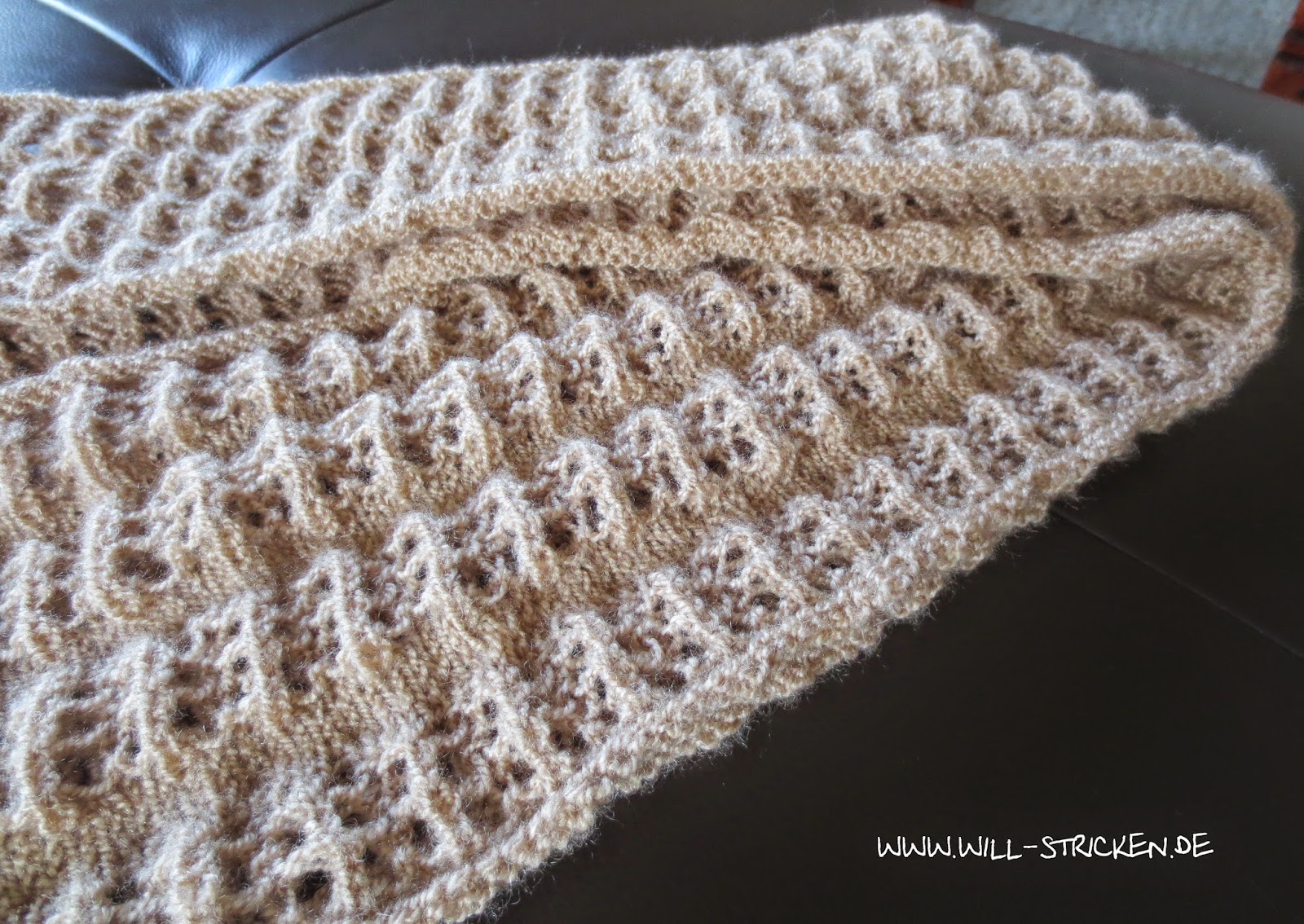 Loop mit Ajourmuster - kostenlose Strickanleitung