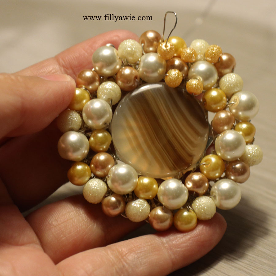 Cara Membuat Bros dari Manik-Manik dan Mutiara Sintetis | Fillyawie ...