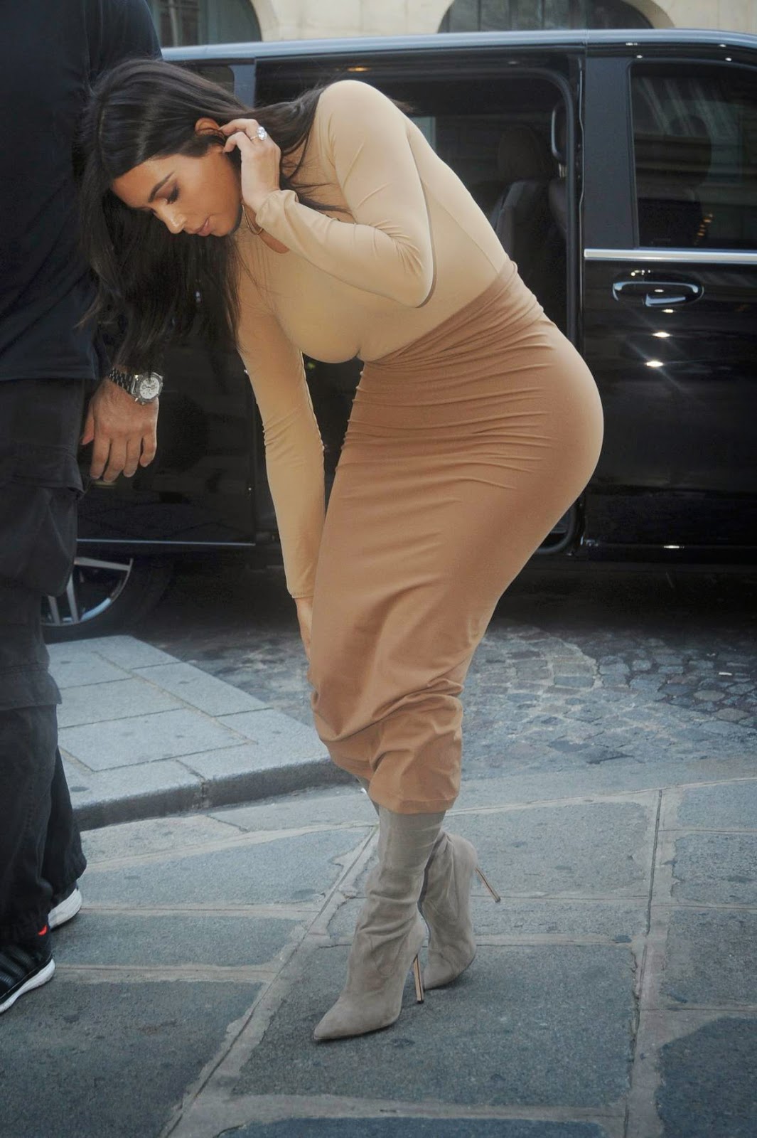 Kim Kardashian Candids In Paris Tight Dress Hot Ass Photos In Public