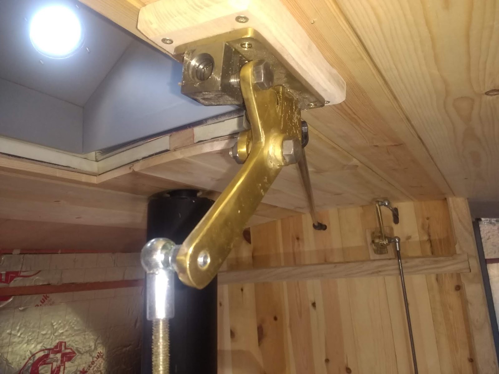 Narrowboat Calbourne: Gearbox and engine controls