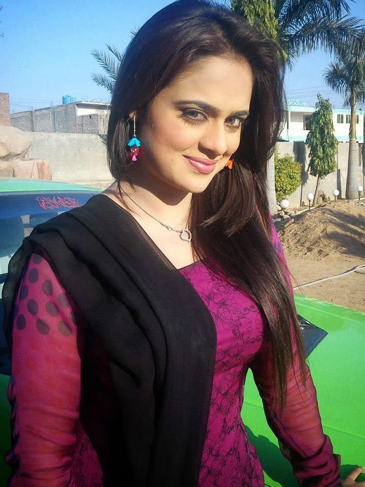 FACEBOOK AUNTYS: Manjula Aunty from Delhi