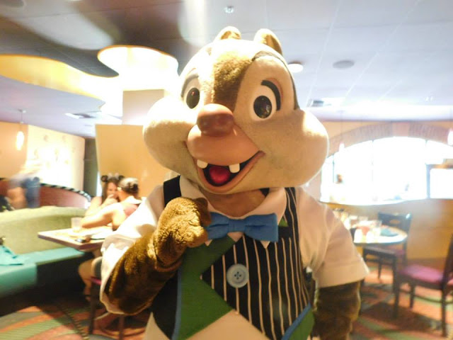 Disney Avenue: Goofy’s Kitchen as Goofy and “Campy” as a Summer Camp ...