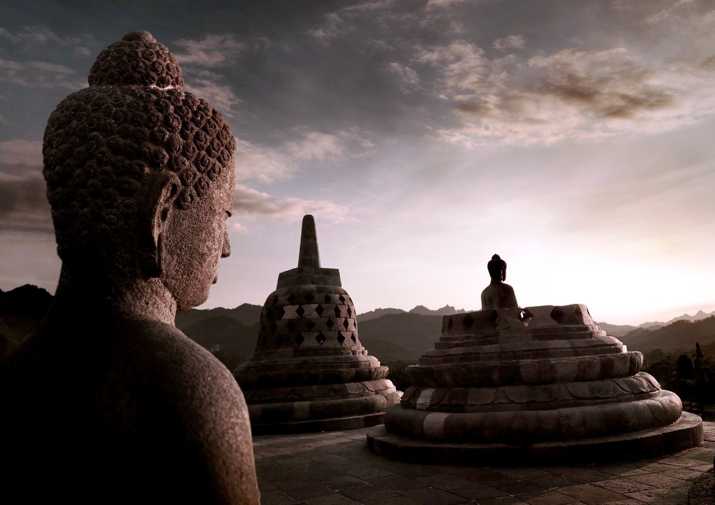 Panorama Dunia: Keindahan Candi Borobudur
