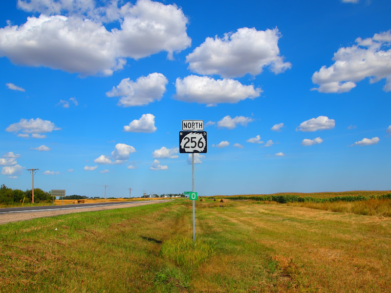 A Hobo's Travelogue: Highway 83, north to Canada