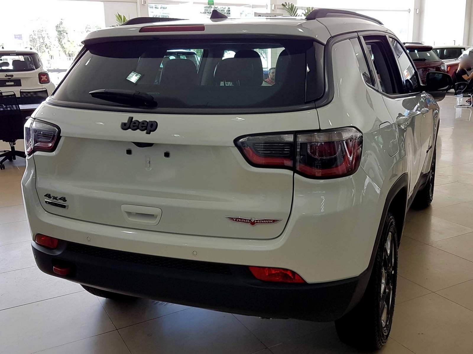 Jeep Compass Trailhawk: fotos e vídeo da versão básica