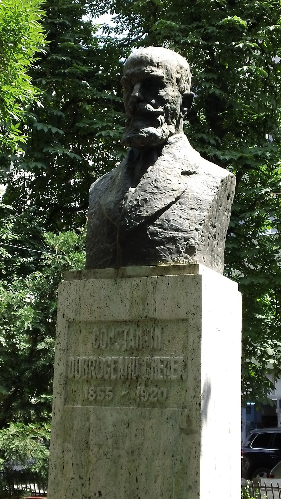 Statui si monumente din Bucuresti: august 2012