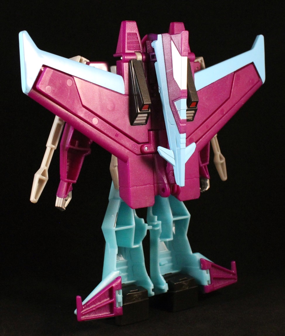 She's Fantastic: Transformers Ultra Class - SLIPSTREAM!