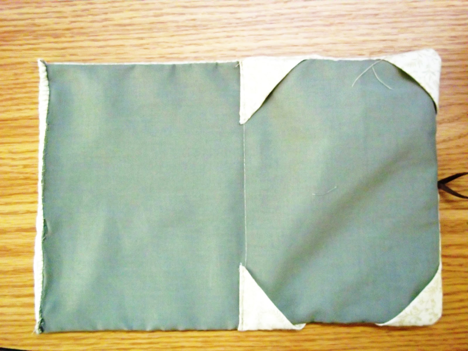 Dakota's Wardrobe: DIY Kindle Case!