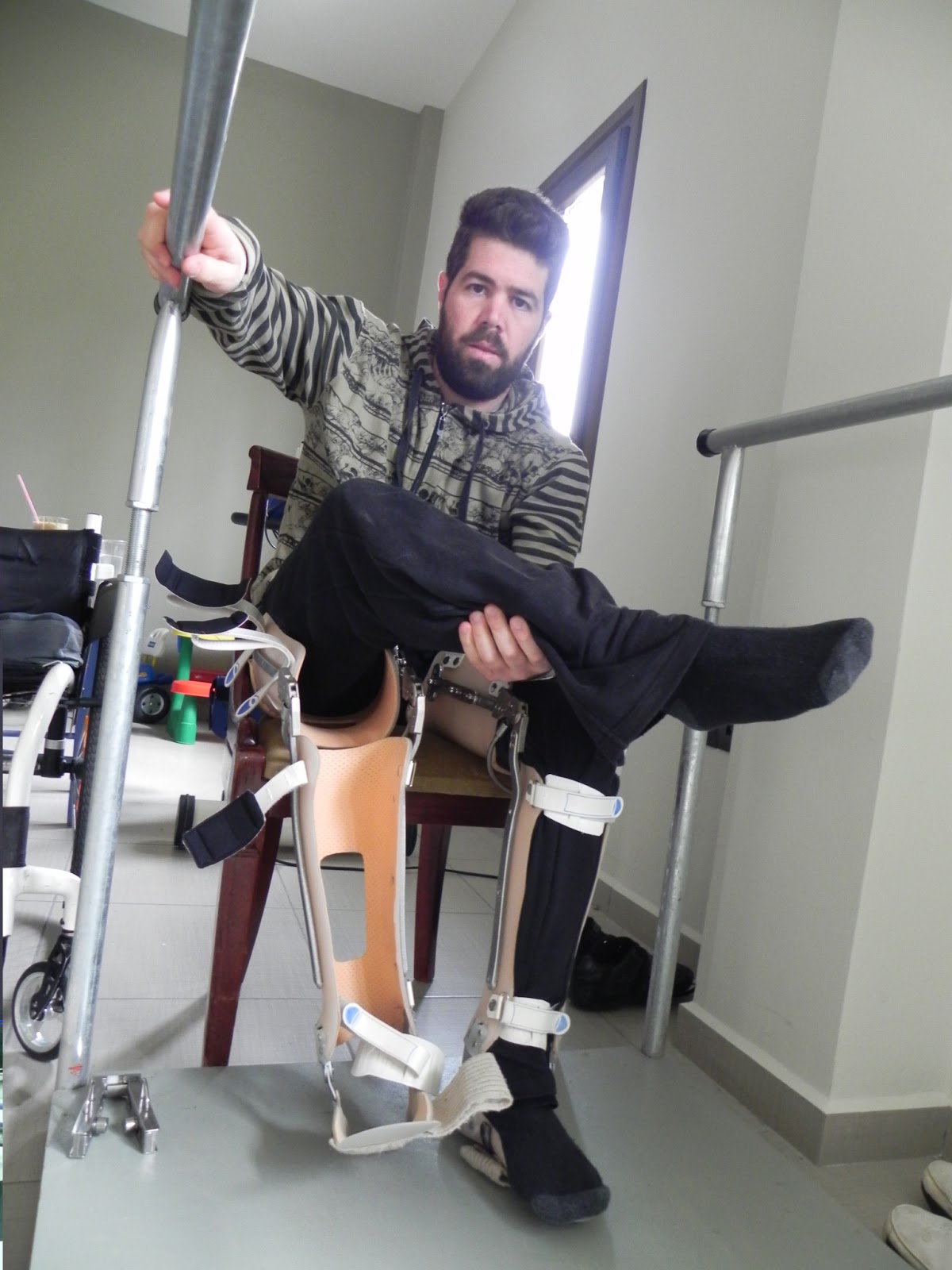 Me and my wheelchair: Θέλετε να με δείτε όρθιο?
