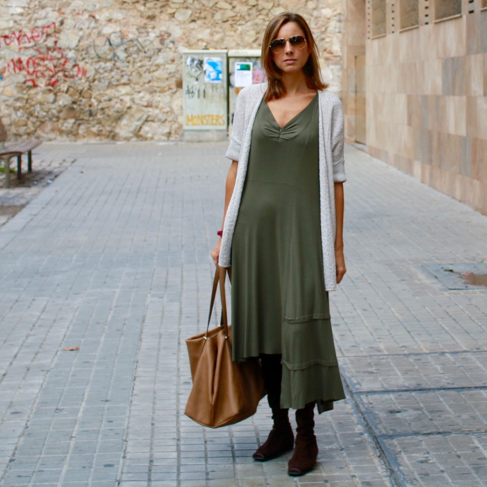 ST 48 VESTIDO EN VERDE CAQUI _ KHAKI GREEN DRESS