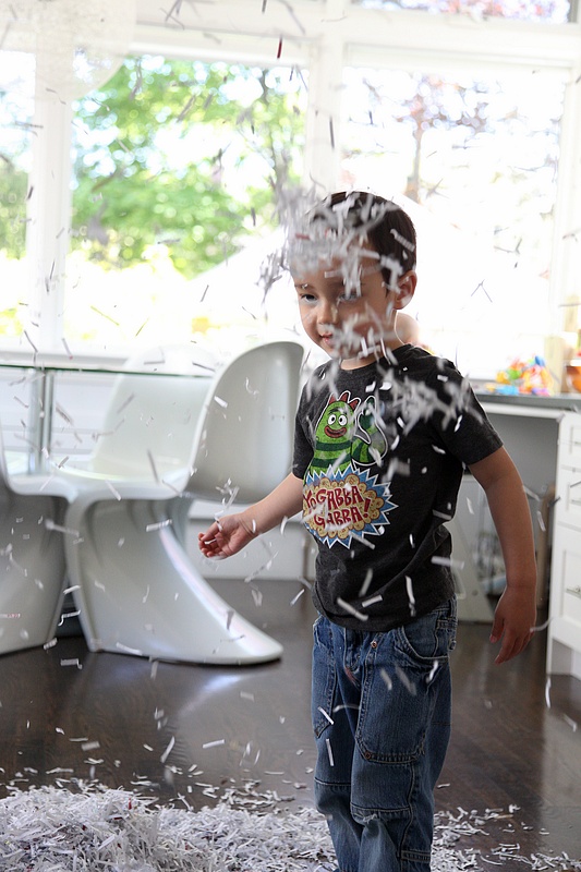 8FOOTSIX: Shredded paper explosion