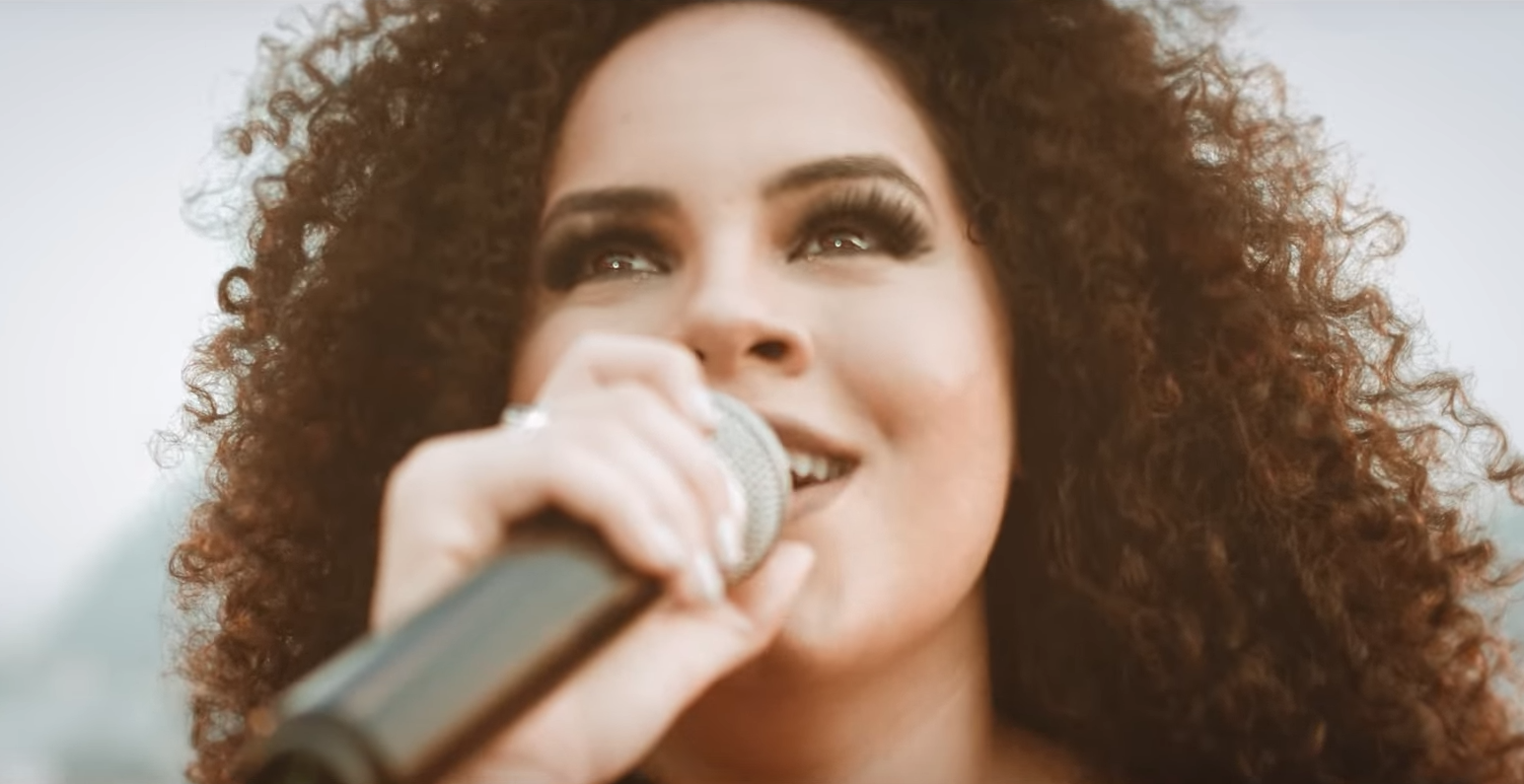 Rebeca Carvalho lança video para sua nova música "Te Venero" - News Gospel