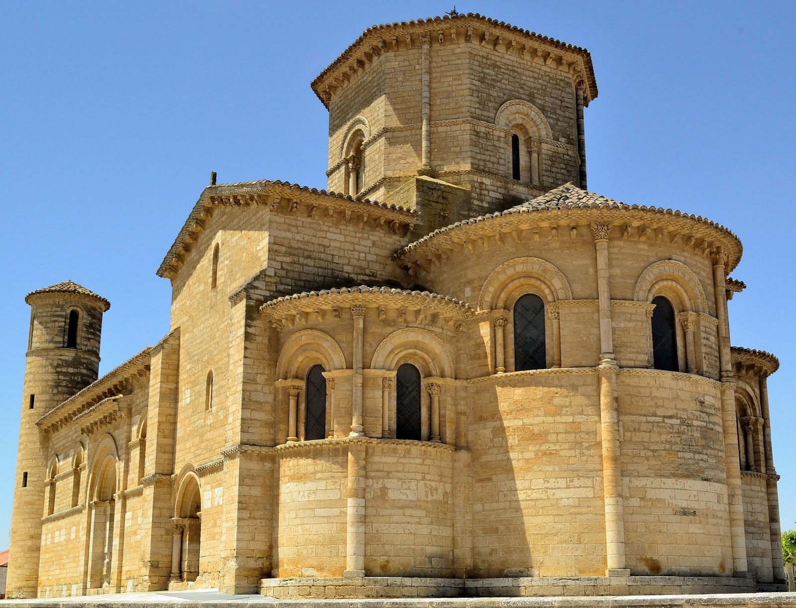 ESTILO ROMANICO : Identificación del Estilo
