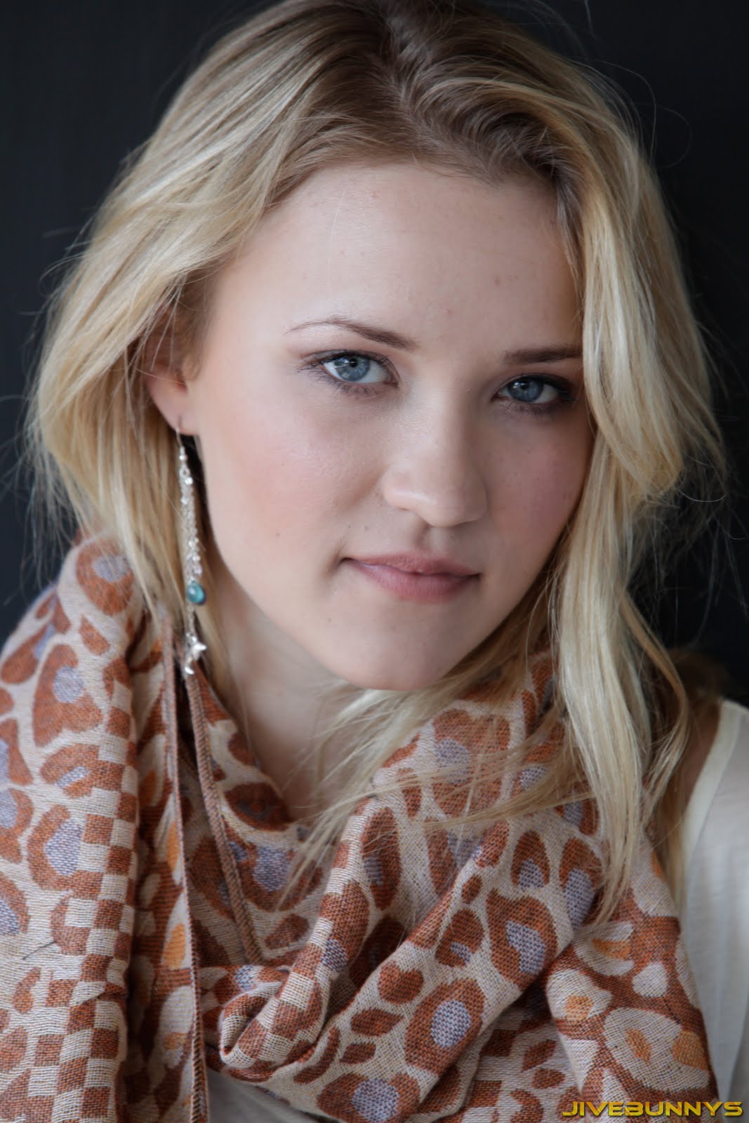 Maryeve Dufault: [Photo] Singer Emily Osment in Stylish Sweet Wool ...