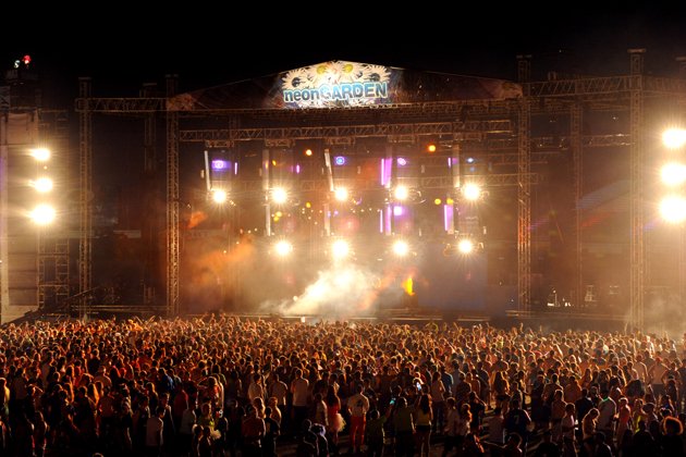 world upadates...: world's largest rave party (some great photos)