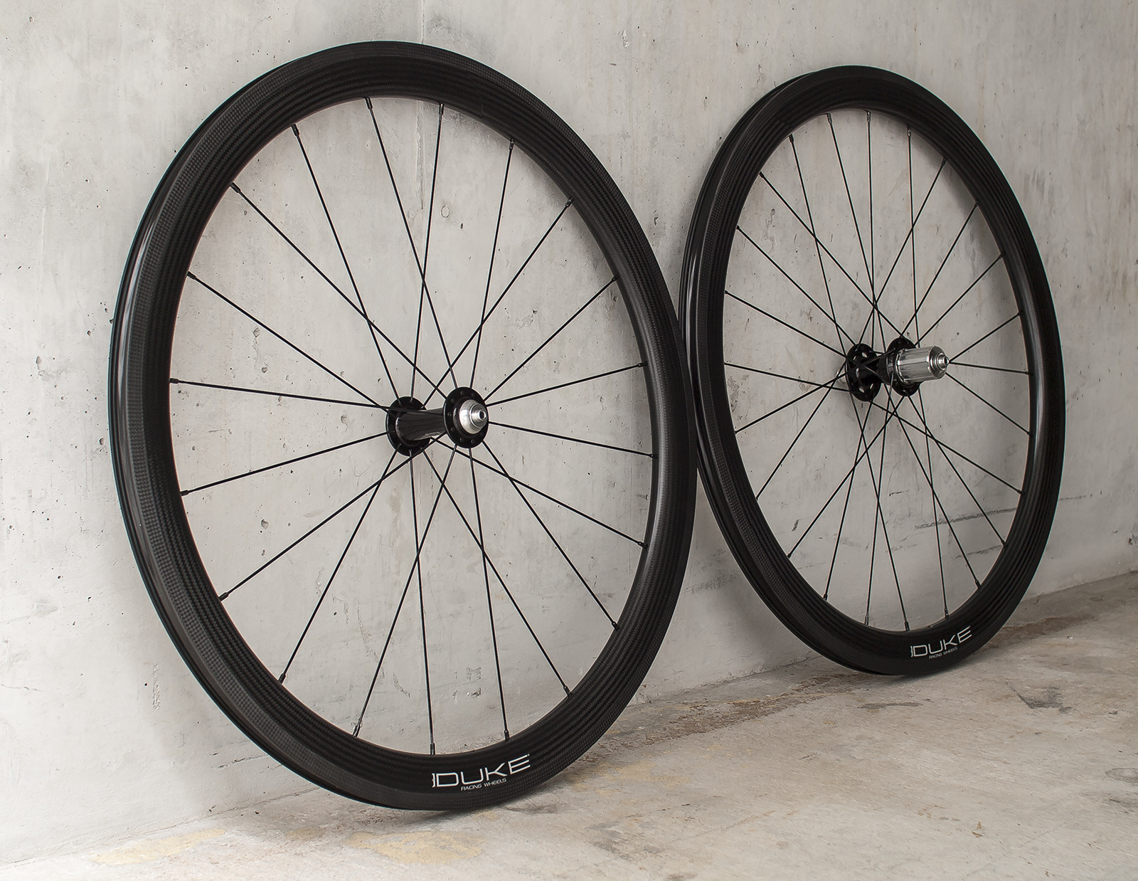 Blackcat wheels: Duke racing wheels with Chris King hubs