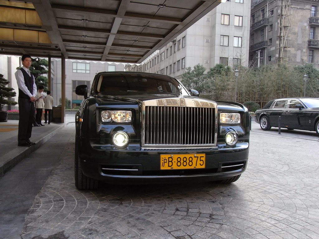 Automobiles Base: Rolls Royce Ghost vs Phantom with Specifications ...