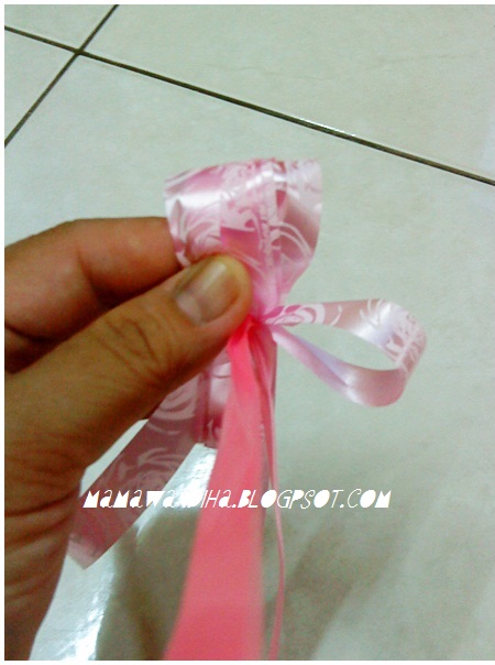 Dari Dapur MaDiHaA: D.I.Y. Bunga Reben Hamper...