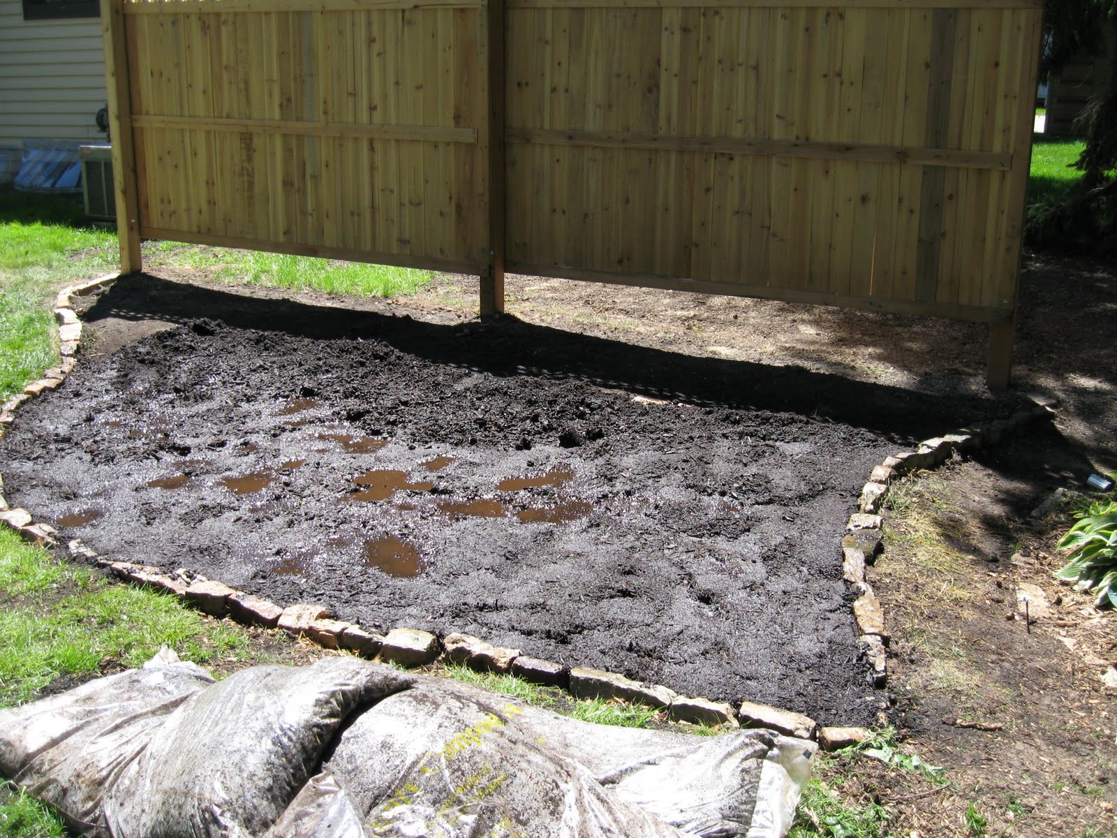 Cheesehead Gardening: Using cardboard to line flower beds - bye bye ...