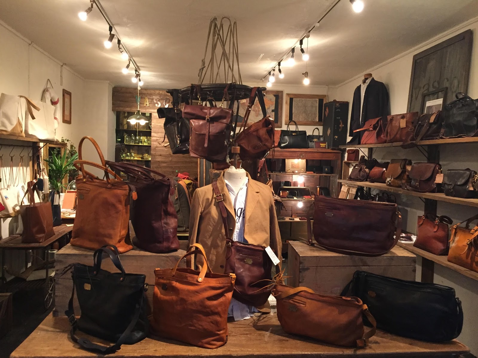 ADJUSTABLE COSTUME: vasco × Adjustable Costume