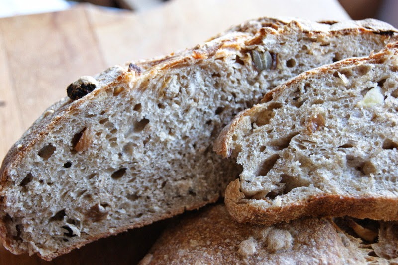 gatti fili e farina: World Bread Day : Walnut and Date Sourdough Loaf
