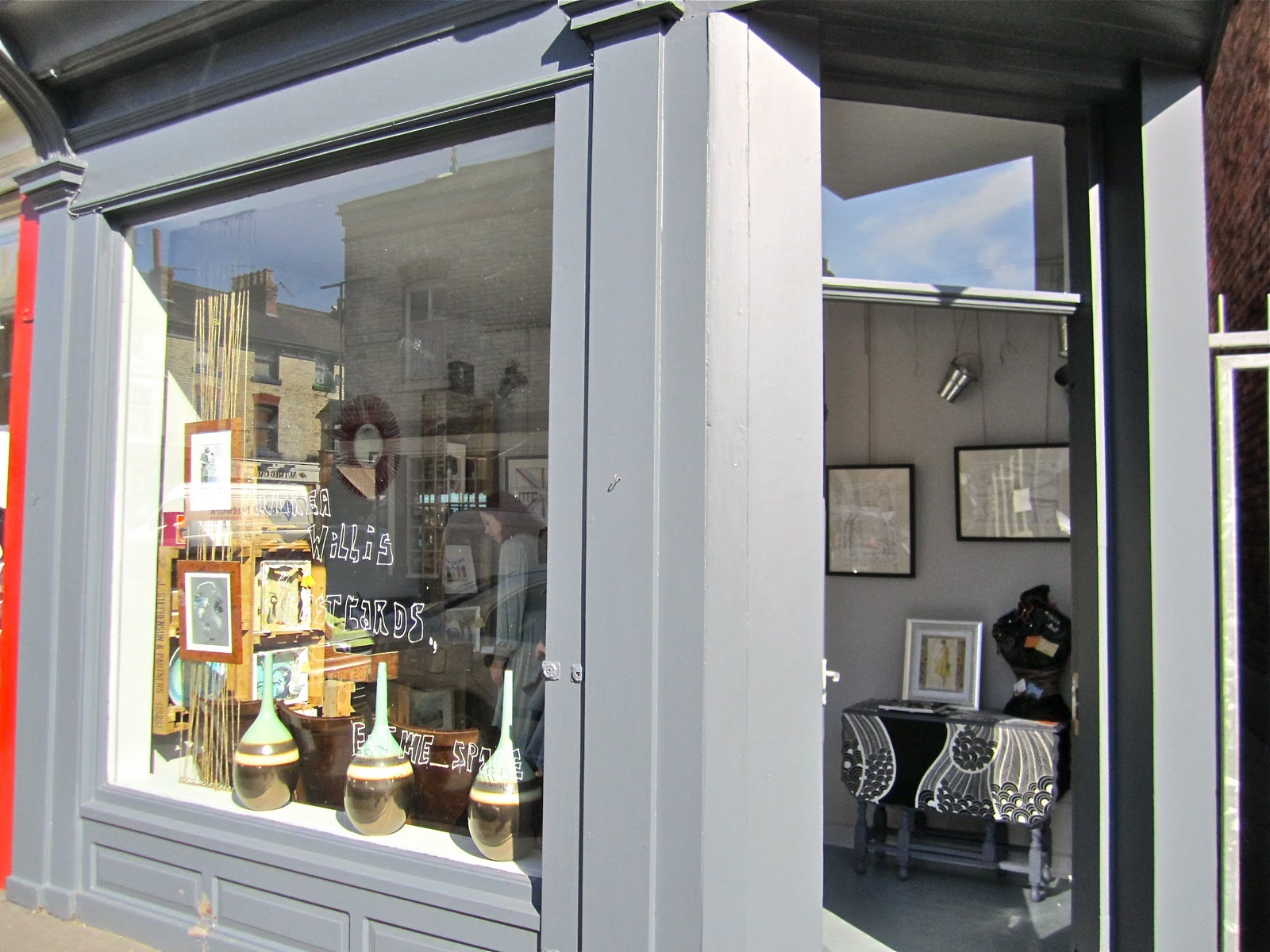 Prized moments...: "Eatme Space" Micro gallery, Hanover Road, Scarborough