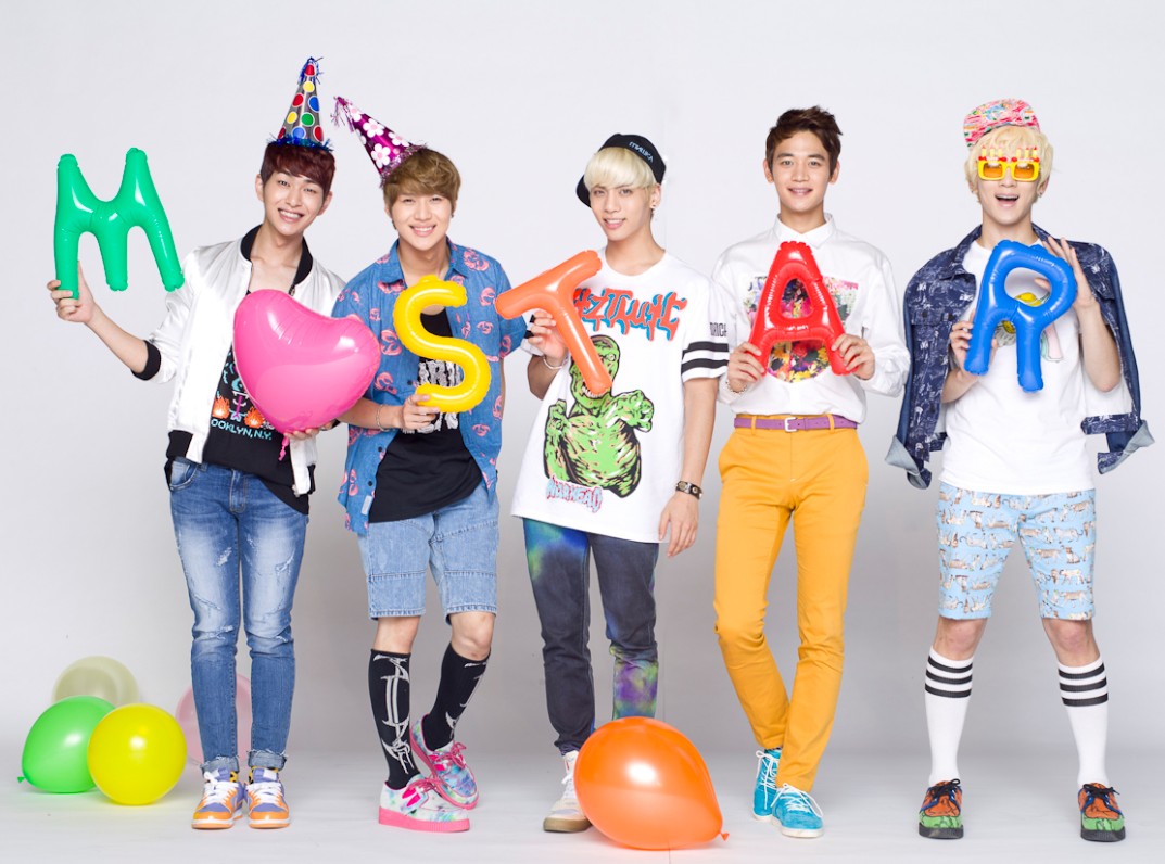 SHINee合體放電超勾人 深情邀舞粉絲Hold不住 - WoWoNews