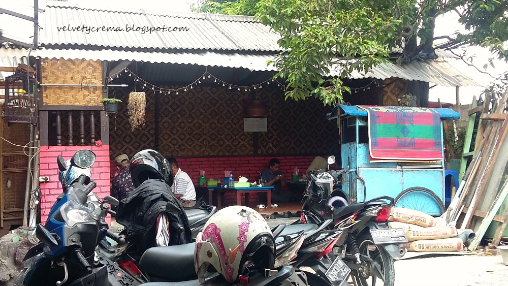 Velvety Crema: Review: Bebek Kremes Ayam Kampung Sambal Gledek Bu Uju