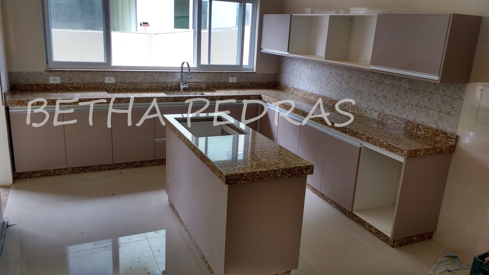 Betha pedras granitos e mármores : cozinha granito humaitá , 4747-5978