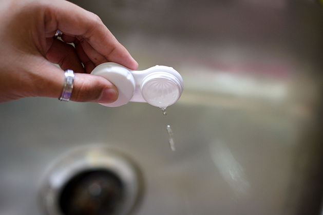 1800 Contacts Lens Solution: How to Clean Contact Lenses