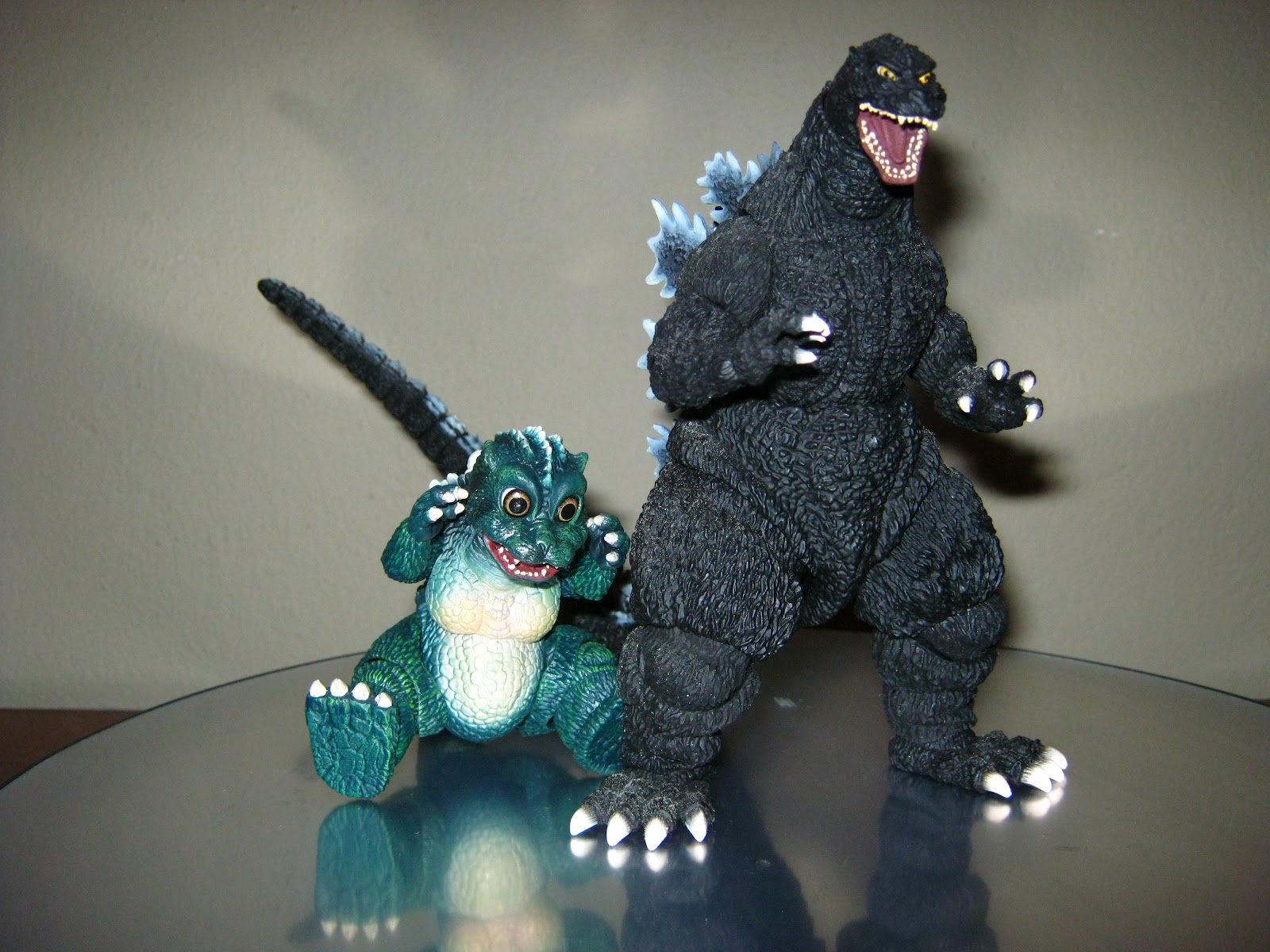 The Kaiju Planet: Kaiju Toy Review - S.H. MonsterArts Little Godzilla ...