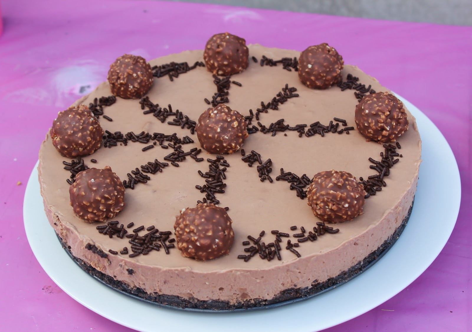 Jouelle's Kitchen: Ferrero Rocher, Nutella & Oreo Cheesecake