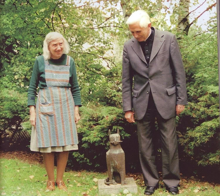 TORONTO CATHOLIC WITNESS: Maria Ratzinger: The Pope's Sister - a REAL ...