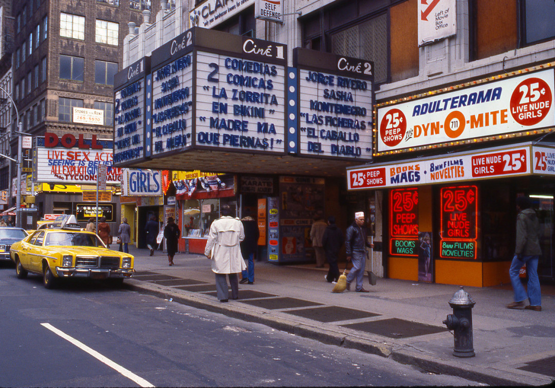 19 Interesting Photographs That Show a Colorful Time Square in the Late ...