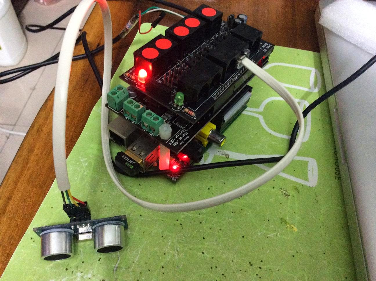 Dennis Lab: 樹莓派超音波測距 = Raspberry + Ultrasonic HC-SR04 + MotoPiduino