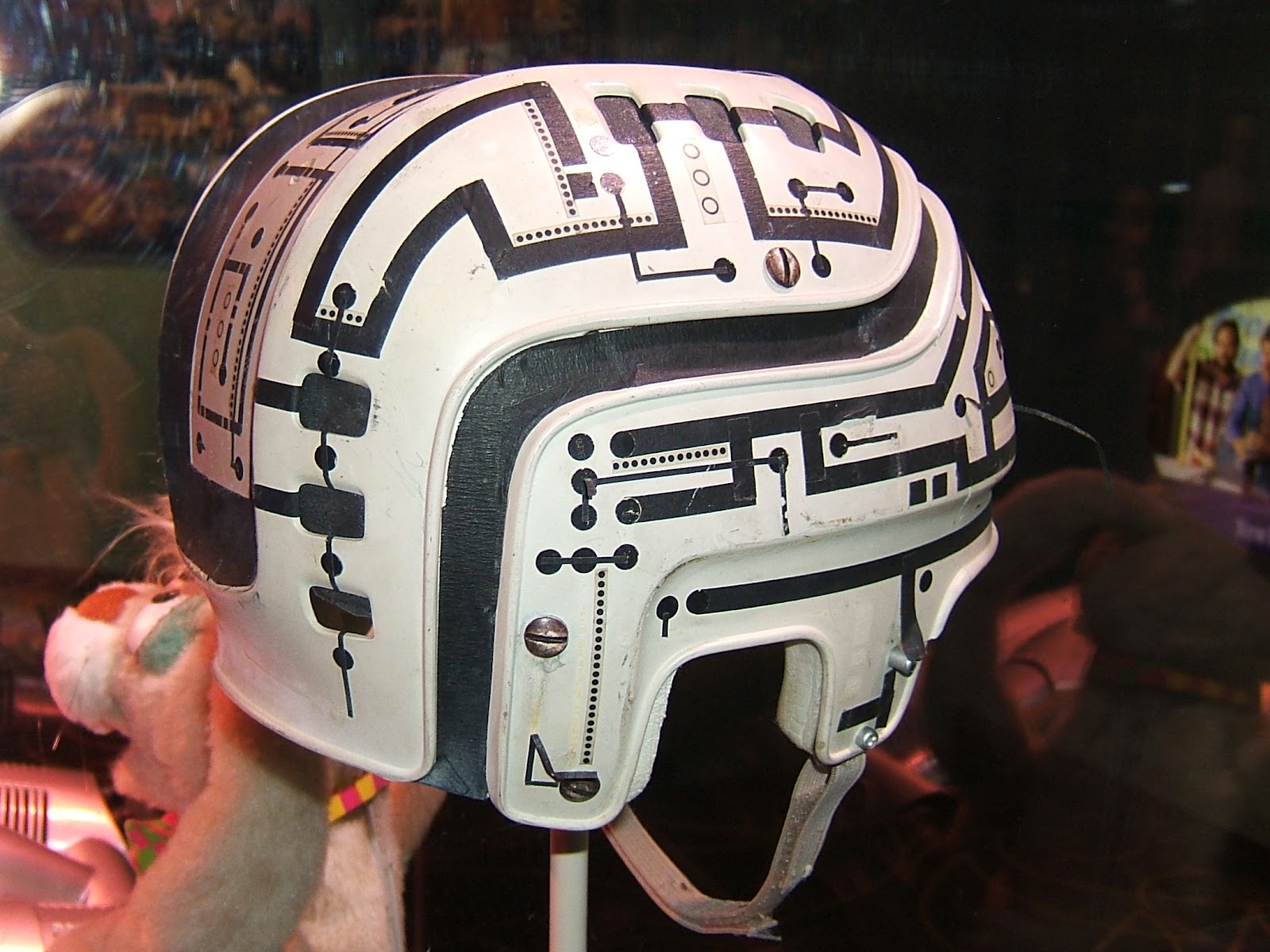 Tron helmet design? : tron