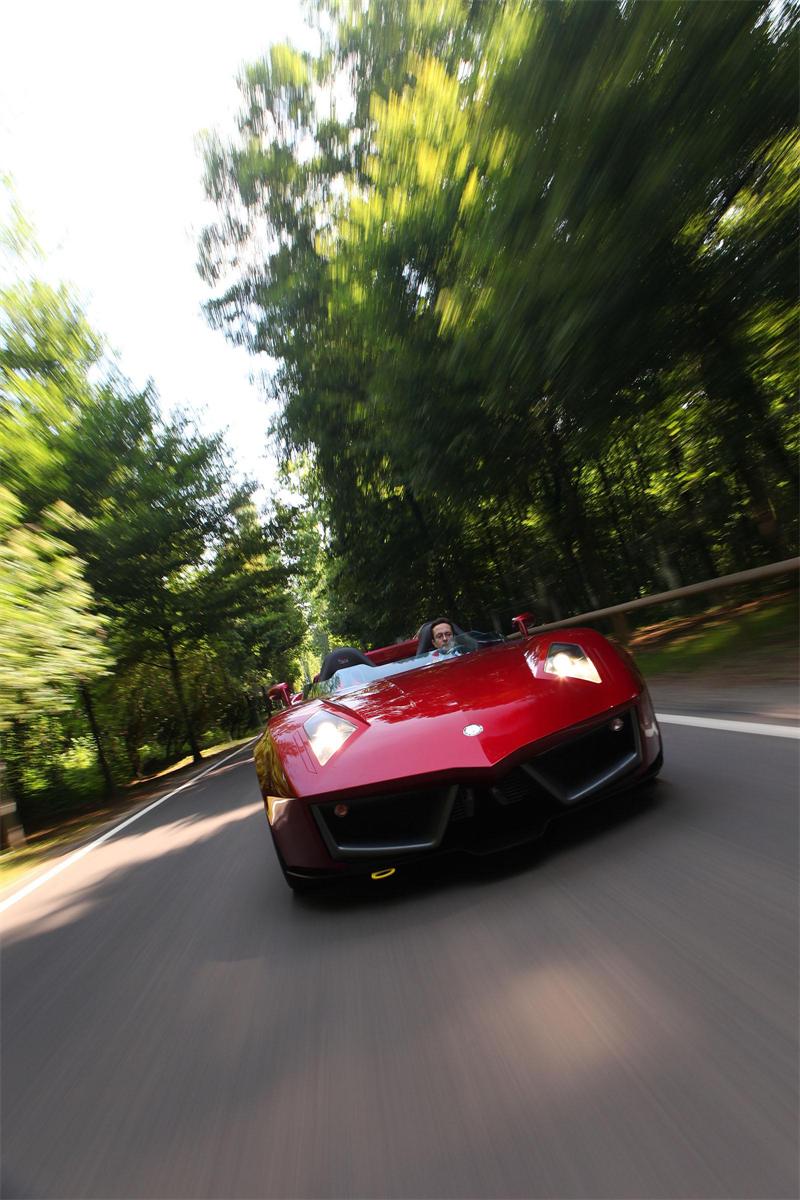 PiRANOIAS: SPADA CODATRONCA Barqueta!! Vaya coche precioso!!