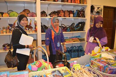 MELAKA BATIK HOUSE by NOOR ARFA: Lawatan Daripada PDK Seri Malindo, Melaka