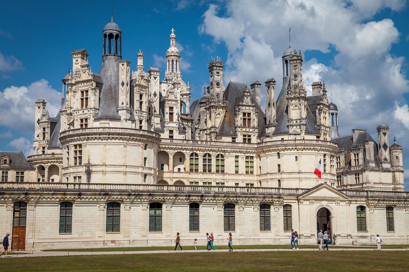 How Many Châteaux of Loire Valley Can You See In One Day? - Explore the ...