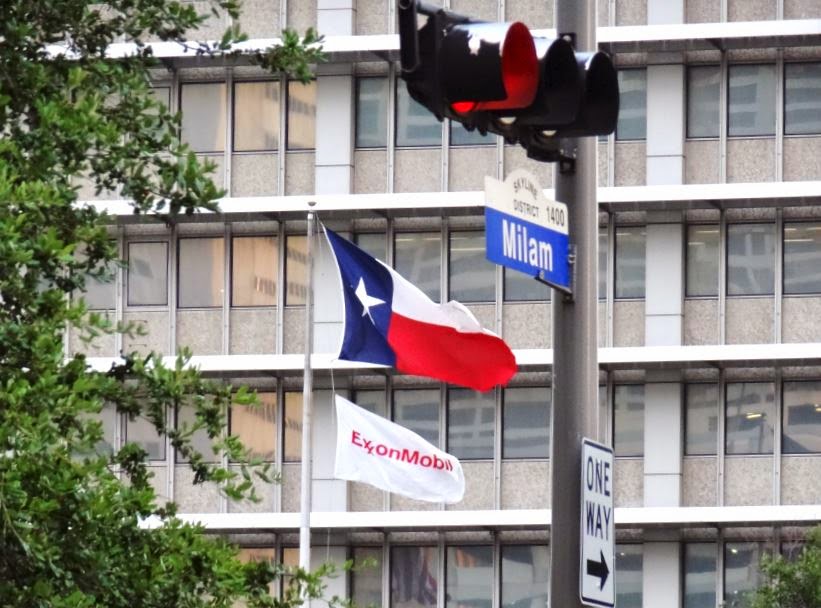 Houston in Pics: ExxonMobil Office Tower (formerly Humble Oil Co)(1963)