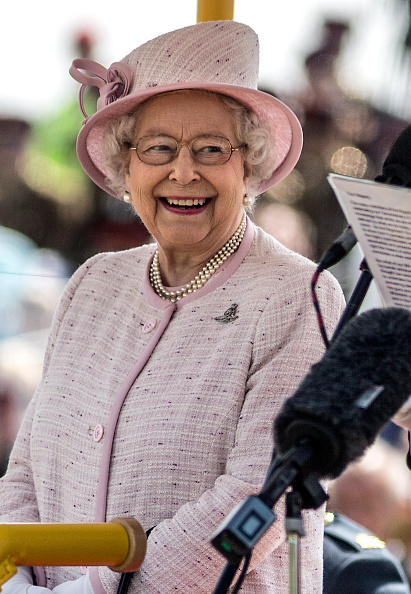 Royal Family Around the World: Queen Elizabeth II Celebrates 300 Years ...