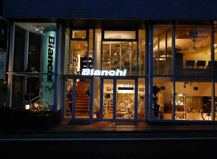 ITALIAN CYCLING JOURNAL: Bianchi Café & Cycles Opens in Tokyo