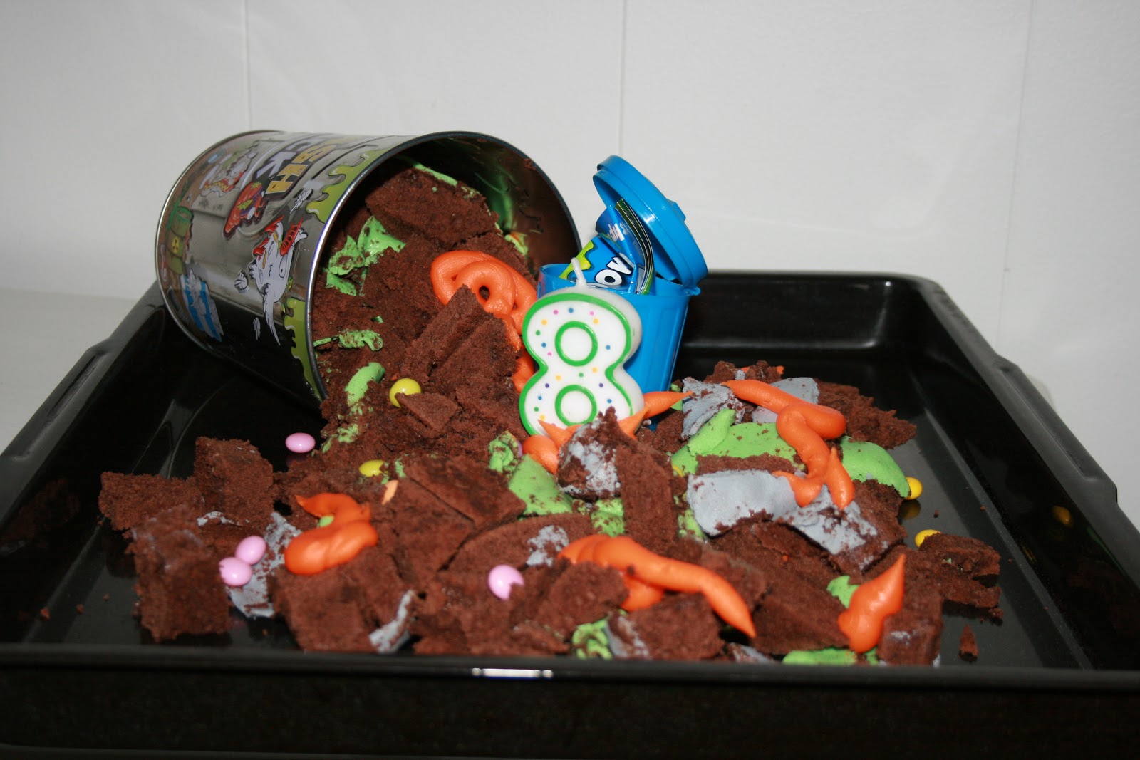My paper madness: The amazing trash pack birthday cake!