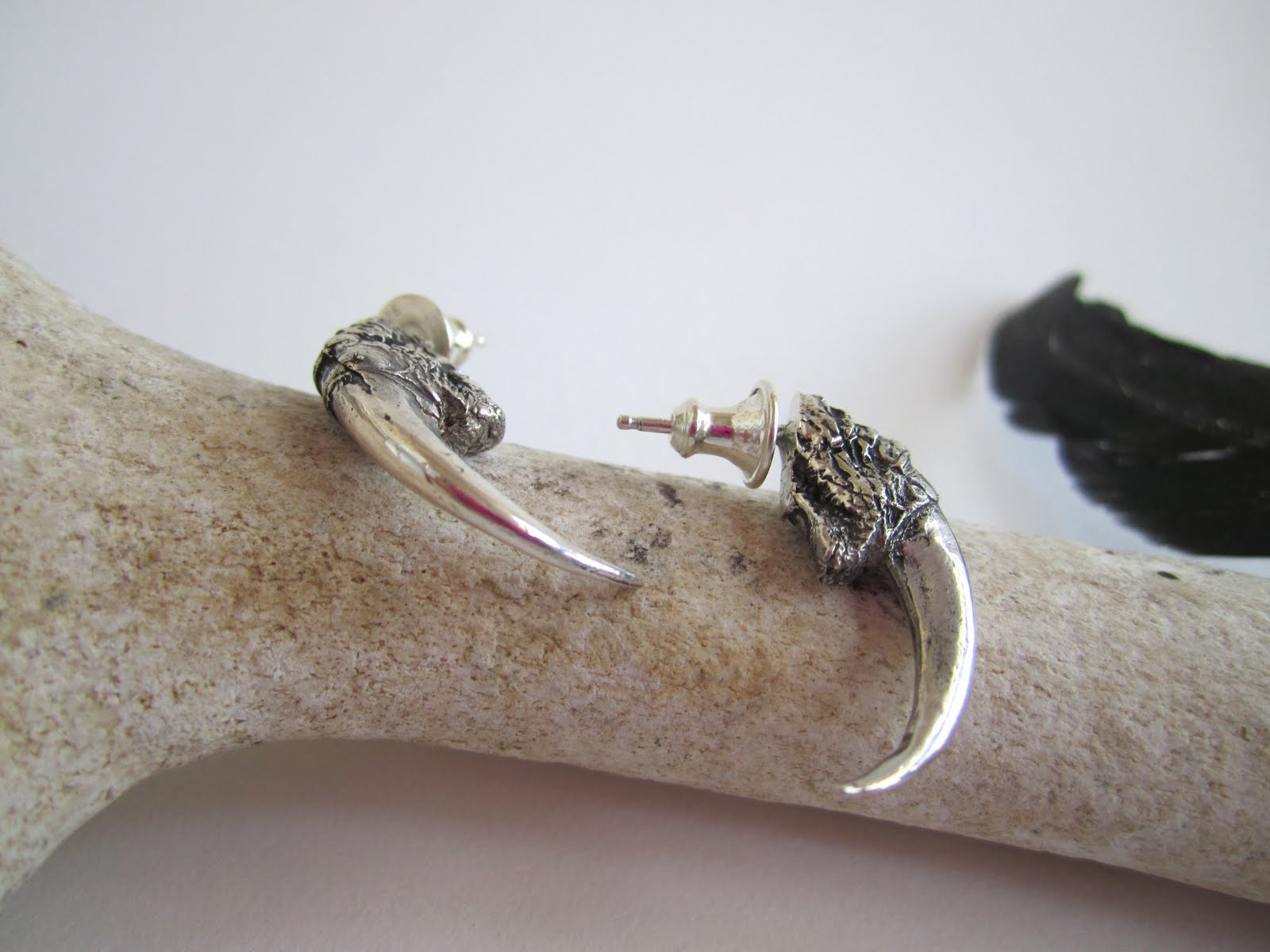 eilisain: Many talons