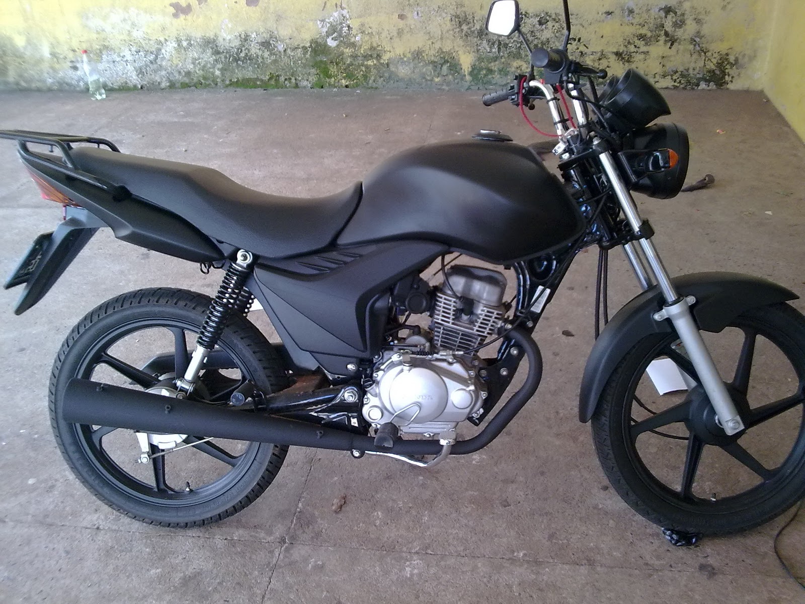 CLUB DA FAN: FAN 150 PRETA