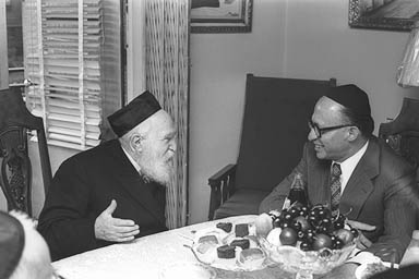 DUS IZ NIES !! Rare View...: Rav Moshe Feinstein zt"l with Menachem ...