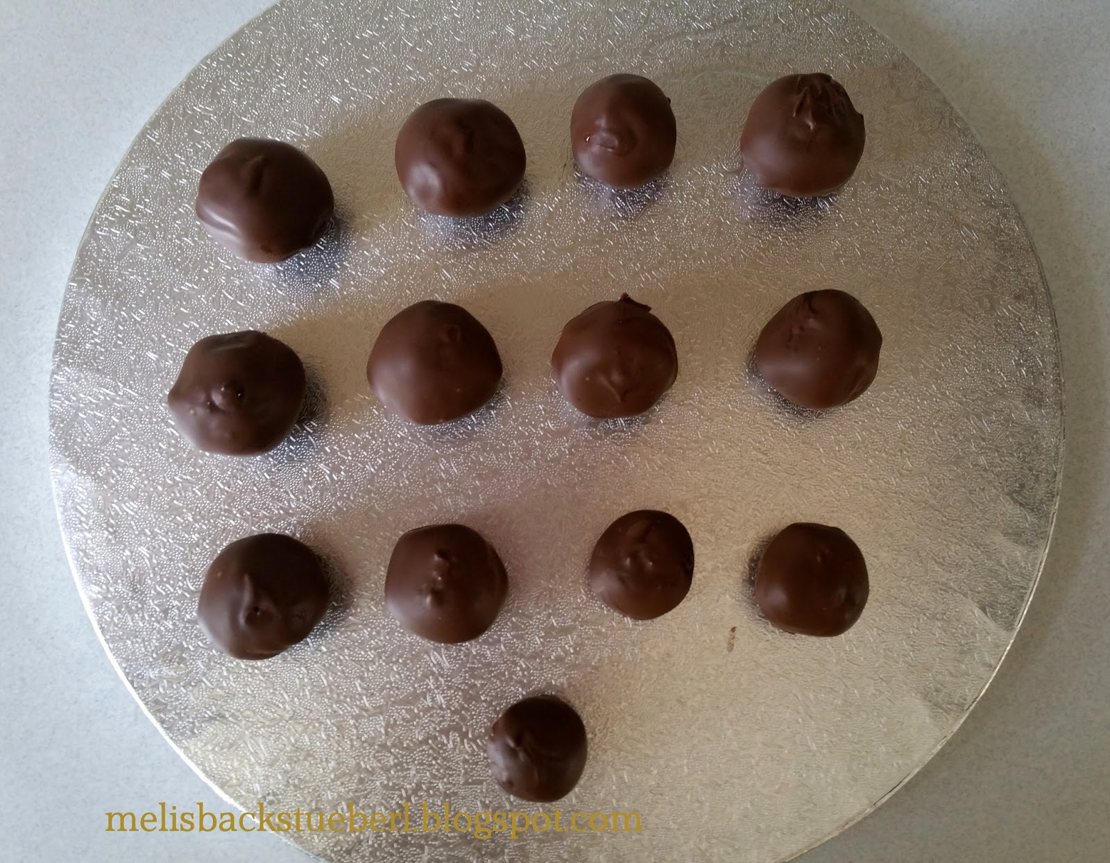 Melis Backstüberl: Cake Balls mit Royal Icing