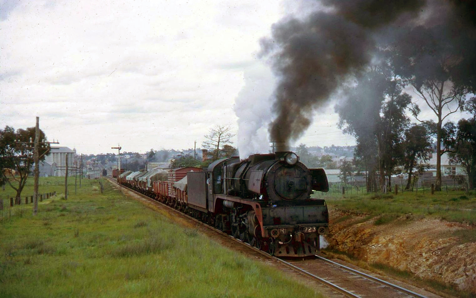 transpress nz: Victorian Railways 4-6-4 in 1964