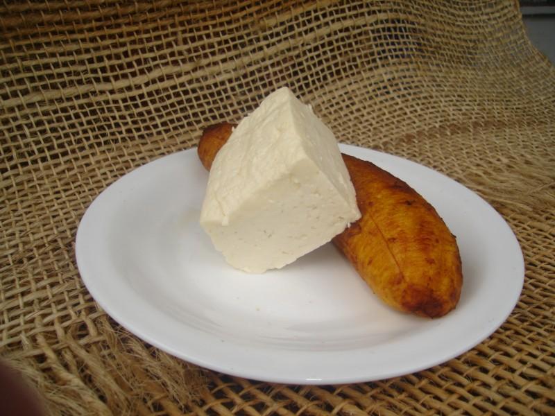 ALL YOU NEED IS ECUADOR: Plato Tipico de Nobol: Maduro con Cuajada